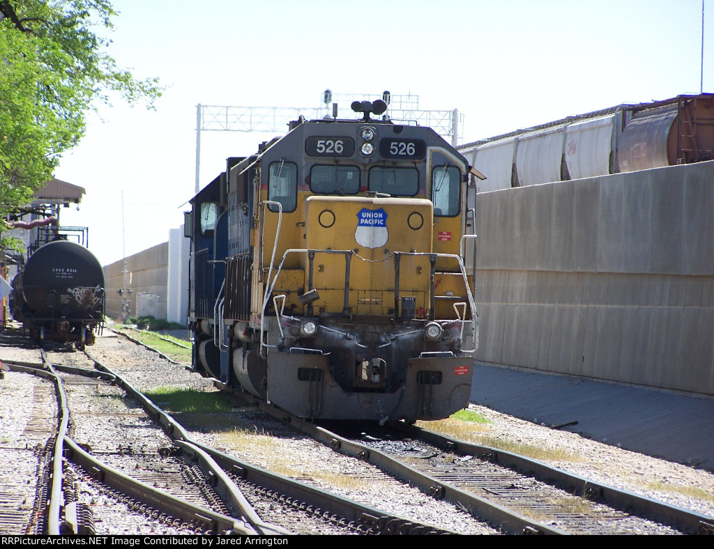 UP 526/GMTX 2129 pair idling